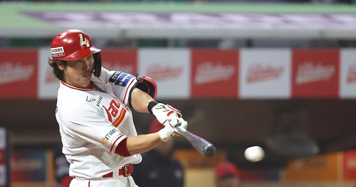 최정, 이승엽 잡았다...KBO 리그 통산 467홈런