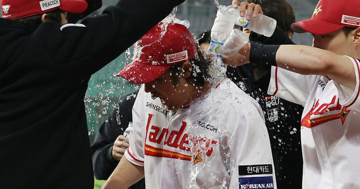 '최정 467호포' SSG, KIA 7연승 저지…롯데 7연패·키움 5연승(종합)