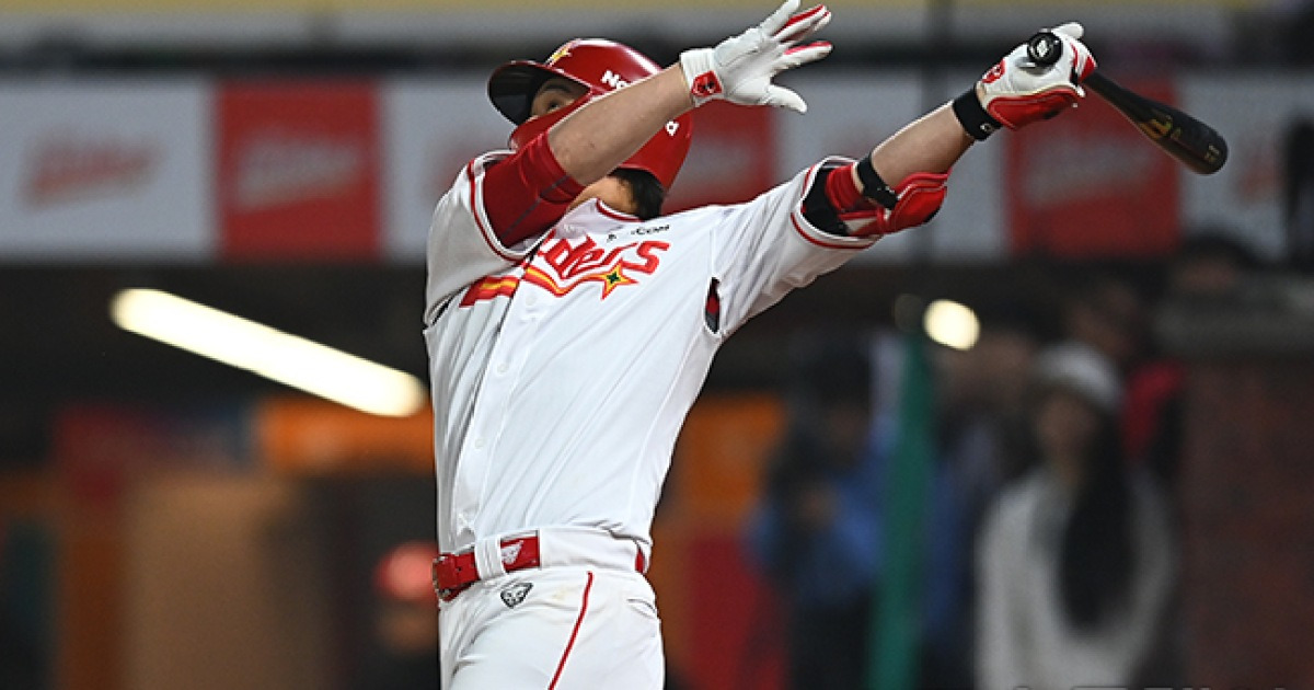 '최정 467호 홈런+한유섬 끝내기포' SSG, KIA에 9회말 끝내기 역전승