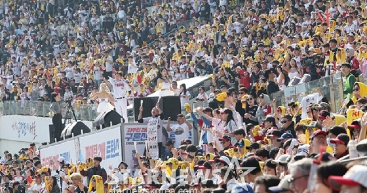 '롯 112%, 한 58%, 기 55% ↑' KBO 관중 폭발, 절호의 기회 놓치면 안된다 [류선규의 비즈볼]