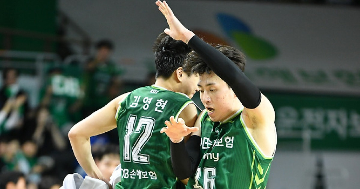 '로슨 32점 활약' 프로농구 DB, KCC 꺾고 4강 PO 1승1패