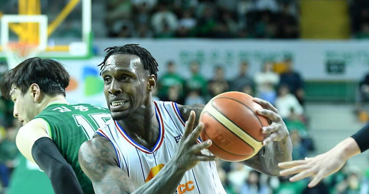 [KBL 4강 PO] 알리제 존슨 잃은 KCC, 관건은 ‘라건아 체력’