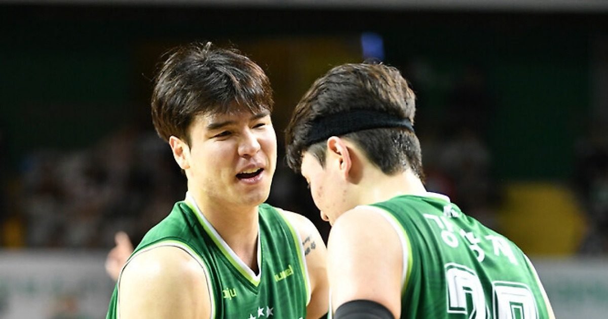 [KBL 4강 PO 리뷰] 살아난 DB 산성, KCC 71점으로 묶으며 승리 … 시리즈 전적 1대 1