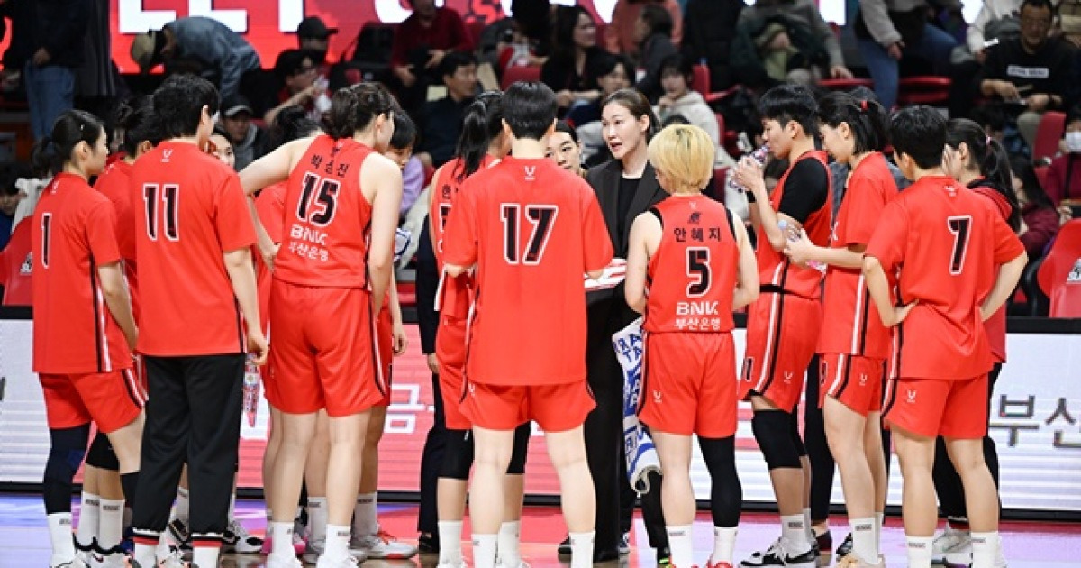 BNK 꼴찌→단숨에 우승후보, 올스타로 '베스트5' 만드나... 박혜진·김소니아 FA영입+안혜지 재계약