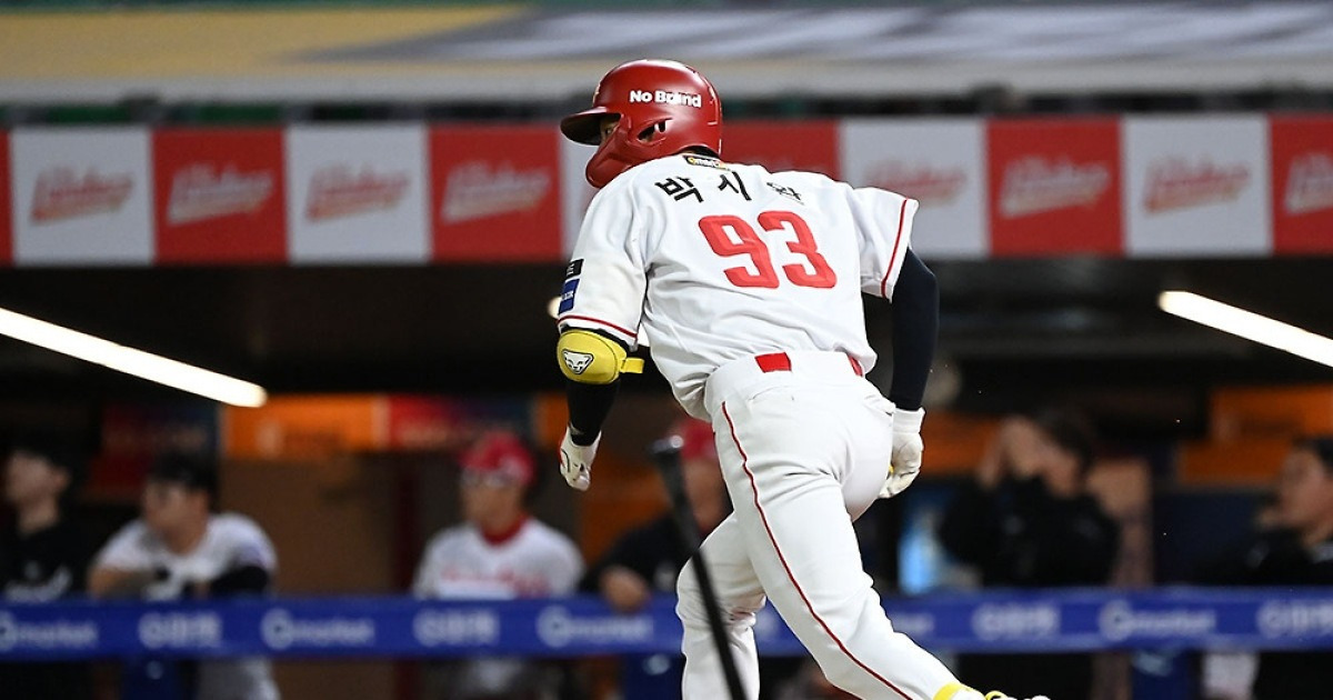 '데뷔 첫 선발 출전→멀티출루+무실책' SSG 1R 신인, 홈 팬들 앞에서 눈도장 찍었다