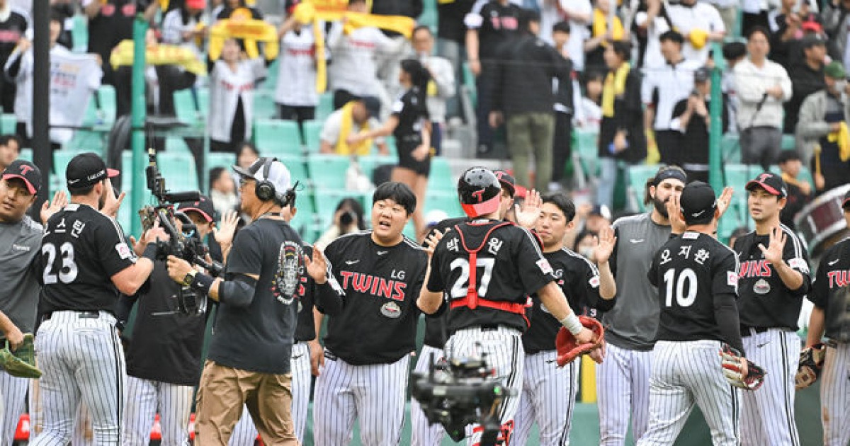 LG,'SSG 상대 DH1 10-8 역전승 거뒀어요' [사진]