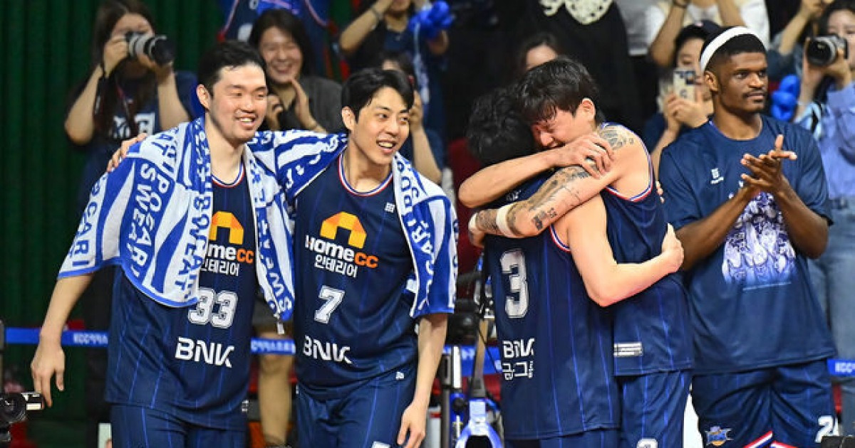 챔프전 진출 기쁨 나누는 부산 KCC [사진]