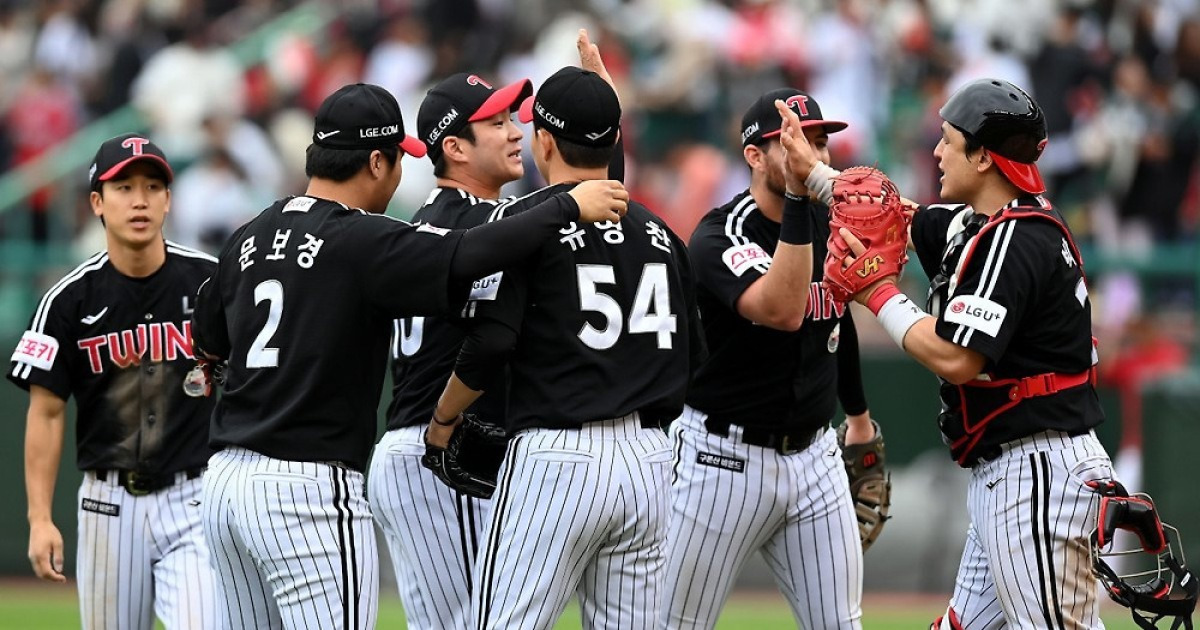 LG, SSG를 상대로 DH 1차전 짜릿한 역전승! [포토]