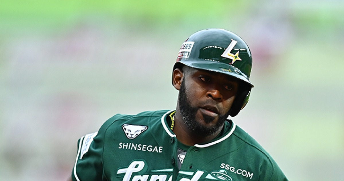 달아나는 SSG·따라붙는 LG…DH 2차전 5-5 무승부