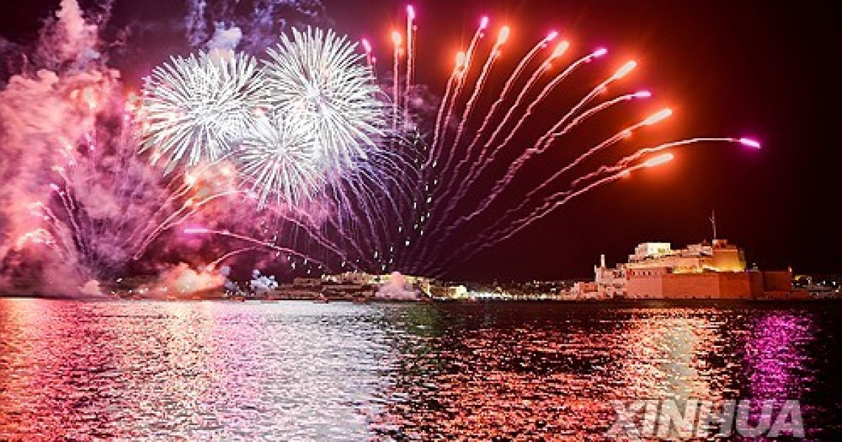 MALTA-VALLETTA-FIREWORKS