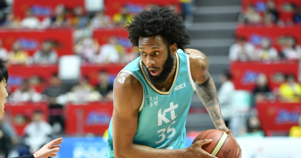 '끝까지 가자!'…'배스 더블더블+허훈 18득점 대활약' KT, LG 제압하며 2승 2패 균형 [MD수원]