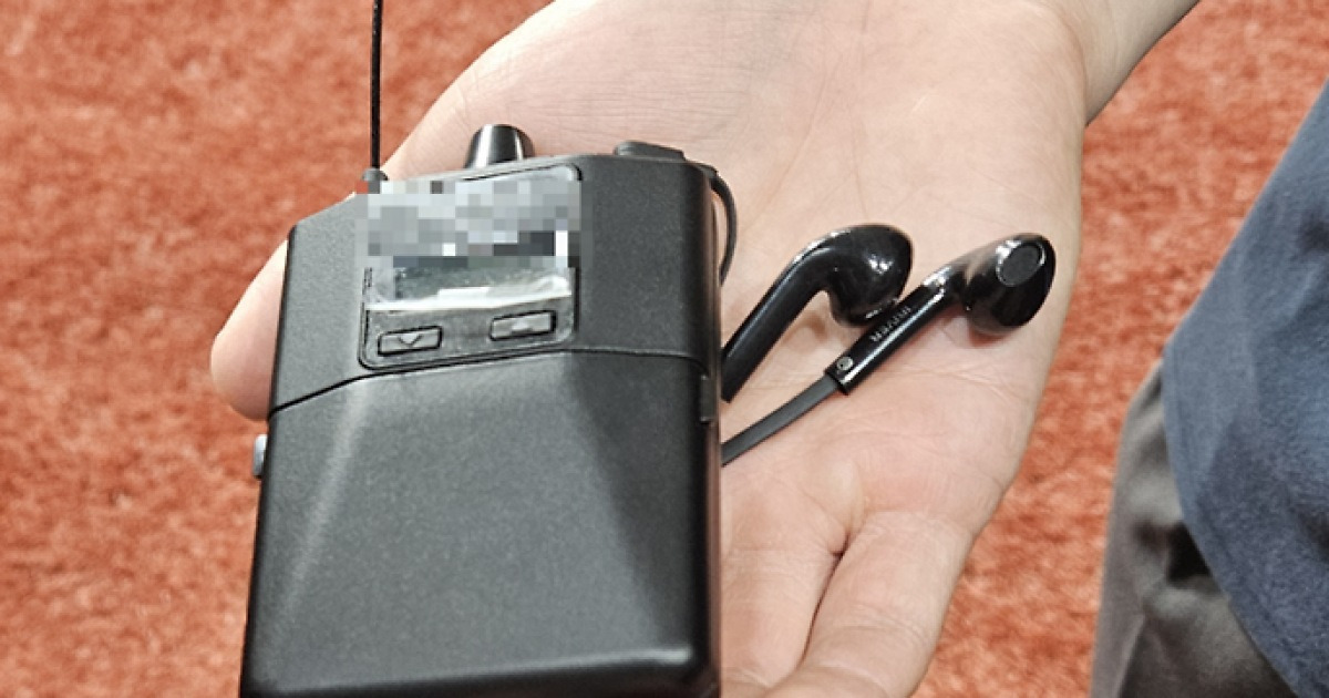 “배터리는 5시간입니다”…KBO, 10개 구단에 ABS 무전 수신기 전달 [SS 현장속으로]