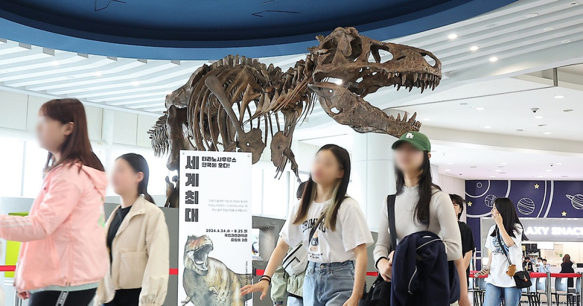 8 8톤 세계 최대 티라노사우루스 화석 8월까지 특별전