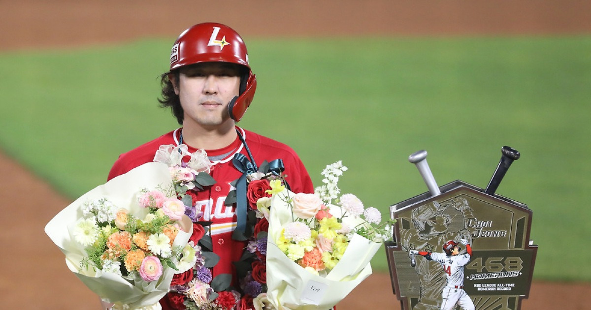 최정, 이승엽 넘어 '468호' 홈런新…SSG, 롯데에 짜릿한 뒤집기