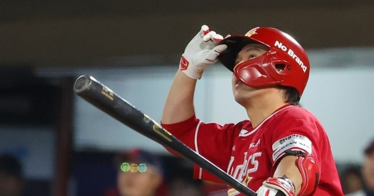 ‘소년장사’ 최정, 개인 통산 468호 KBO리그 최다홈런 신기록 위업...이승엽 넘었다