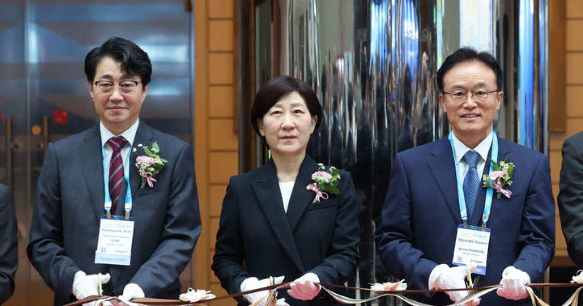 EVS37 리본커팅하는 전병욱-한화진-선우명호