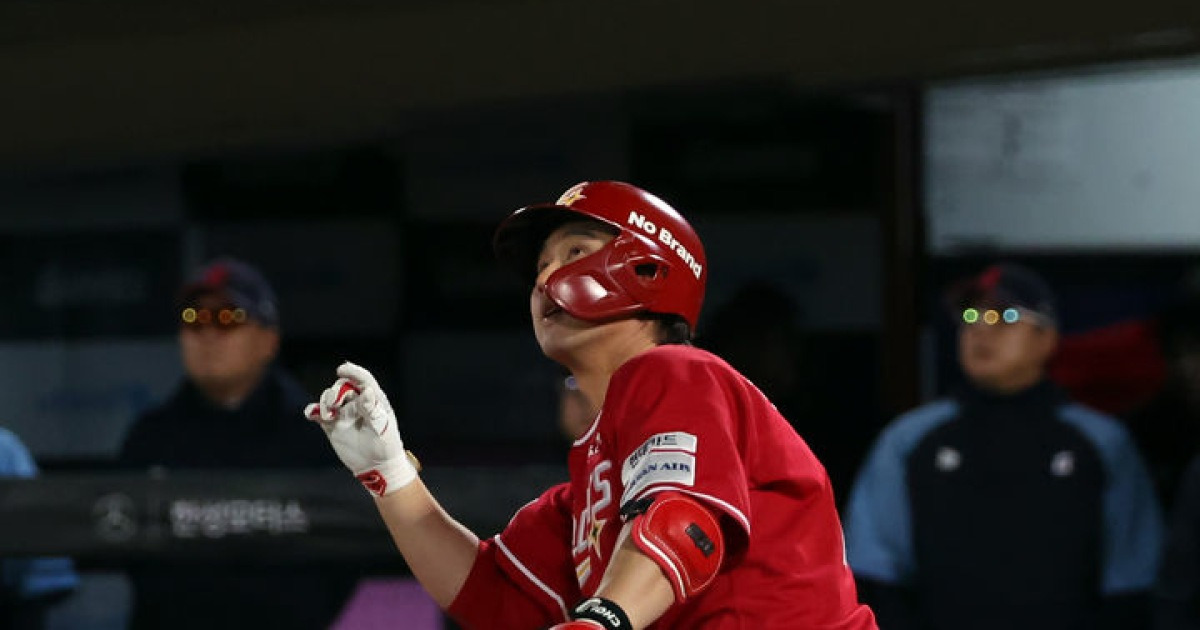 소년장사에서 KBO리그 홈런왕으로…최정, 꾸준함으로 쌓은 468홈런