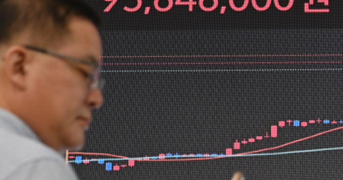 빠르게 식은 비트코인 열기…세계 최대 자산운용사 현물 ETF 순유입액 첫 ‘0’