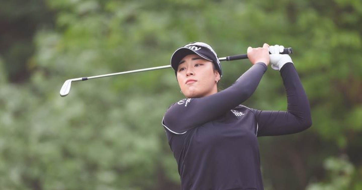 8언더파 몰아친 윤이나, KLPGA 챔피언십 우승 경쟁 참전