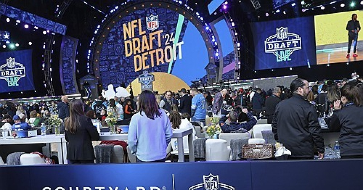 Courtyard by Marriott Hosts Passionate NFL Fans At The Courtyard Inner ...