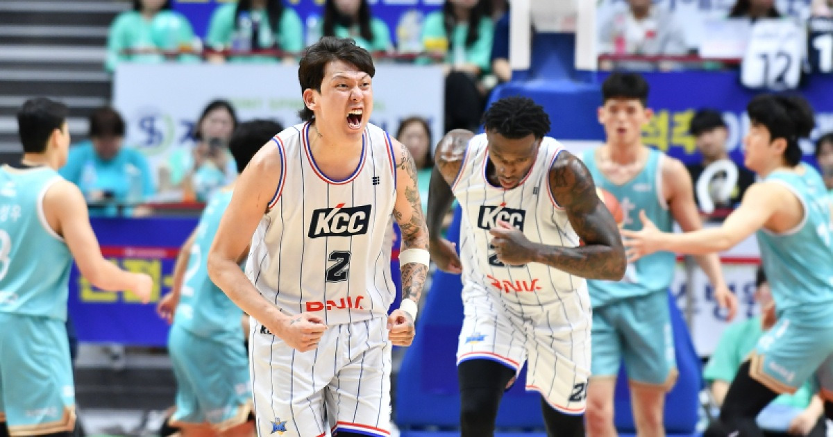 ‘슈퍼팀’ KCC, 챔프전마저 기선제압…KT에 90-73 완승 ‘우승 확률 69.2%’