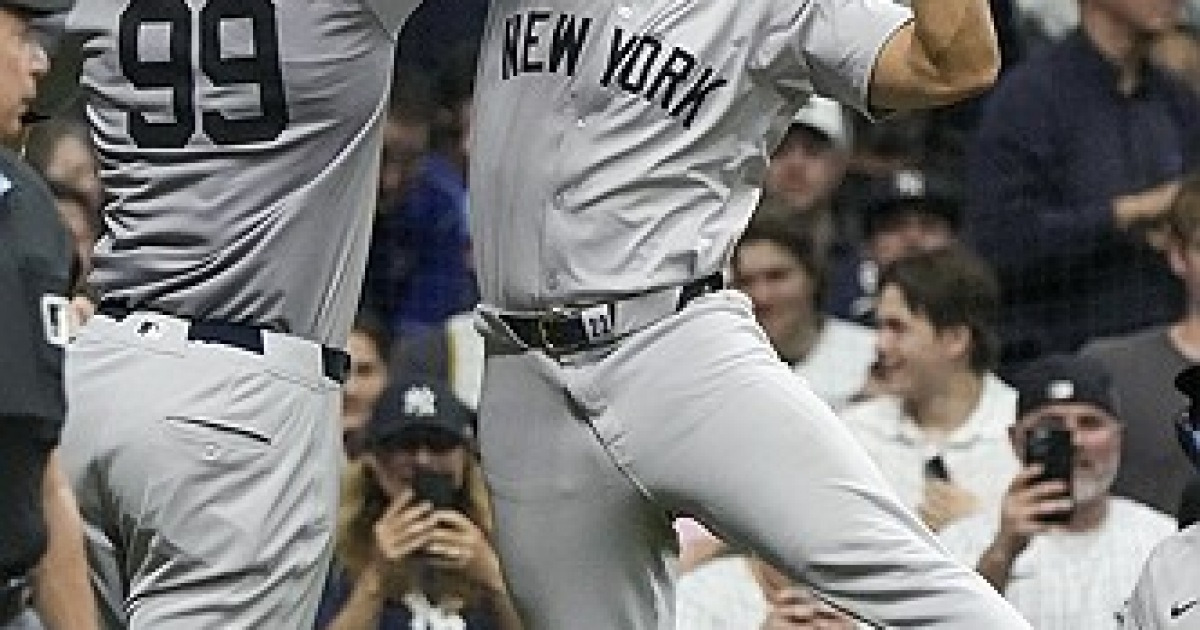 Yankees Brewers Baseball