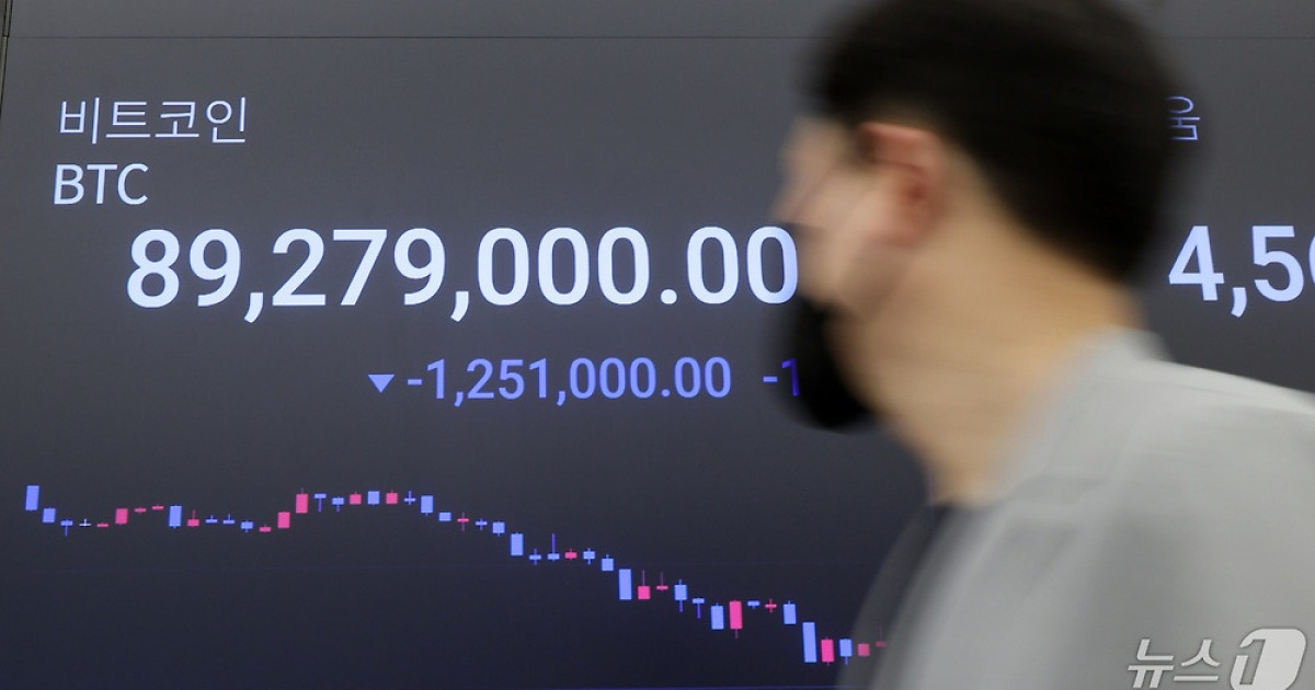비트코인 현물 ETF 시장 부진으로 9000만원 붕괴