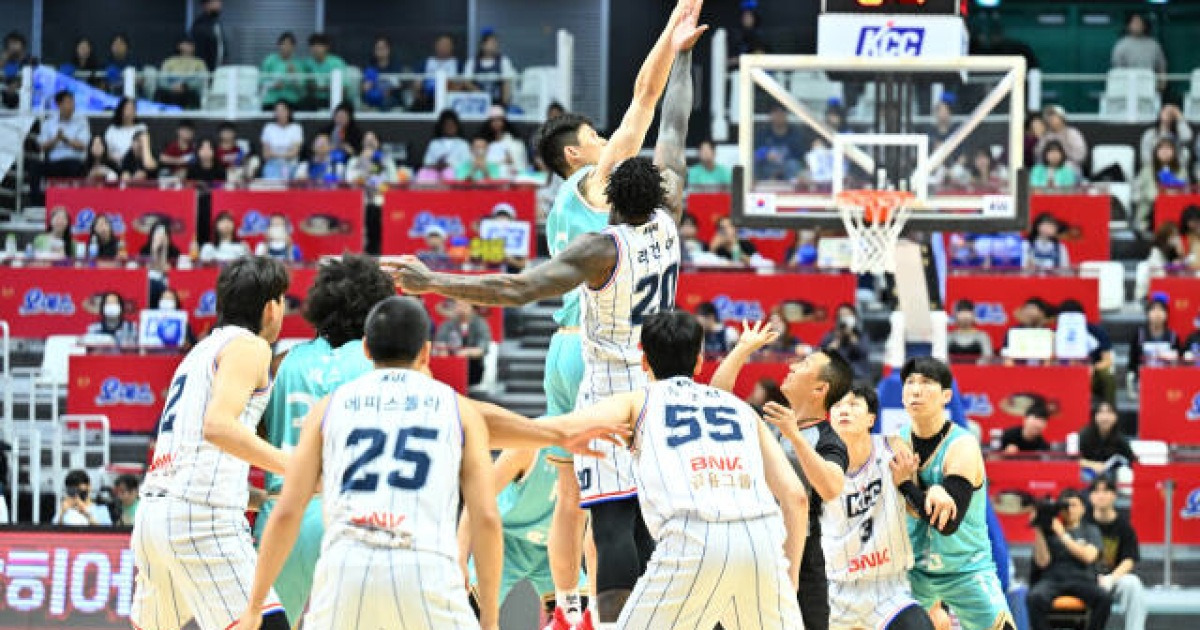 KT, KBL 챔피언결정전 2차전 KCC에 101-97로 승리 [포토뉴스]