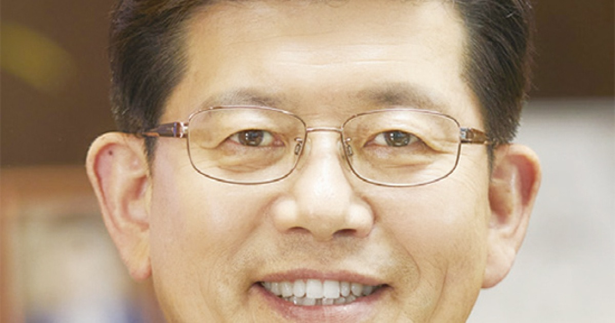 [대한민국 100대 CEO] 빈대인 BNK금융지주 회장 | 검증된 리더십…‘내부 출신’ 저력 입증