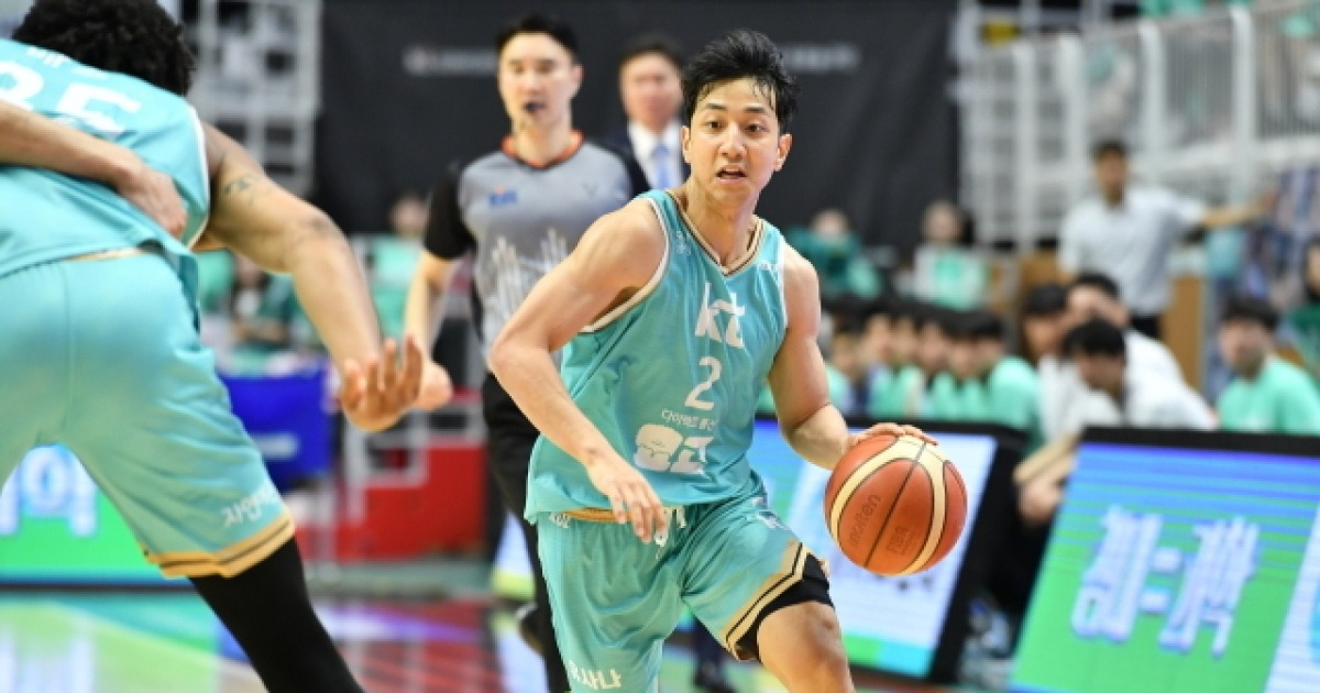 '허훈·배스 동반 더블더블' KT, KCC 제압하며 챔피언결정전 1승 1패 동률 [MD수원]