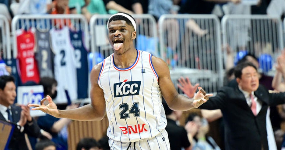 KCC 존슨, '3점슛 맛 좋다' [사진]