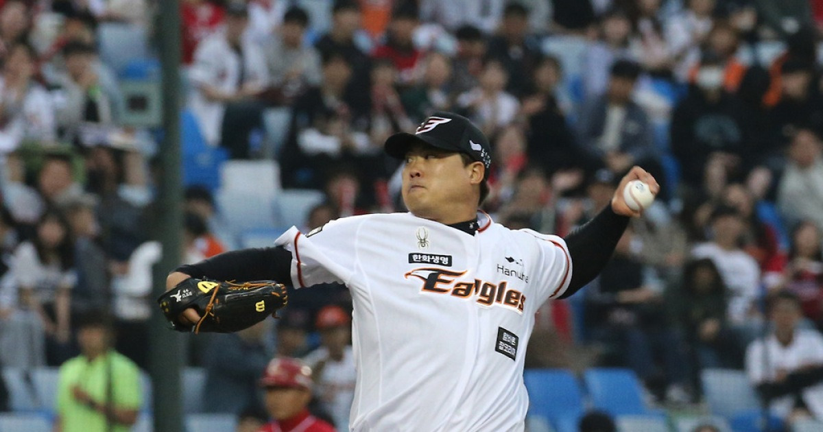 한화 류현진, 3번째 도전 만에 KBO 100승 달성…역대 33번째(종합)