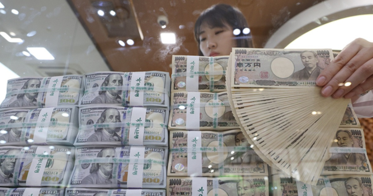 Checking for dollar, yen fakes