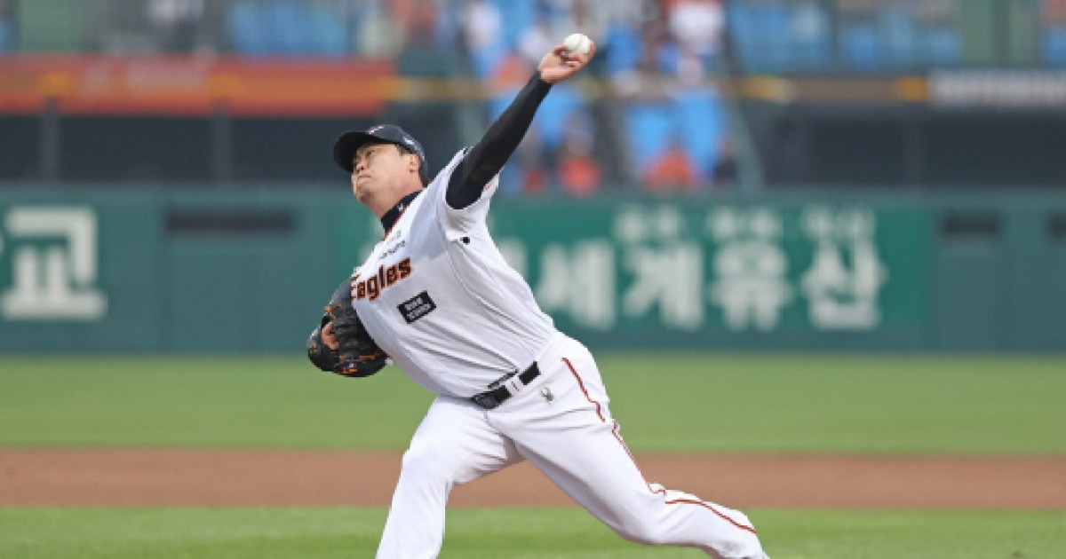 한화 류현진, 드디어 KBO 100승 정복…“다음 목표는 한미 200승 도전”