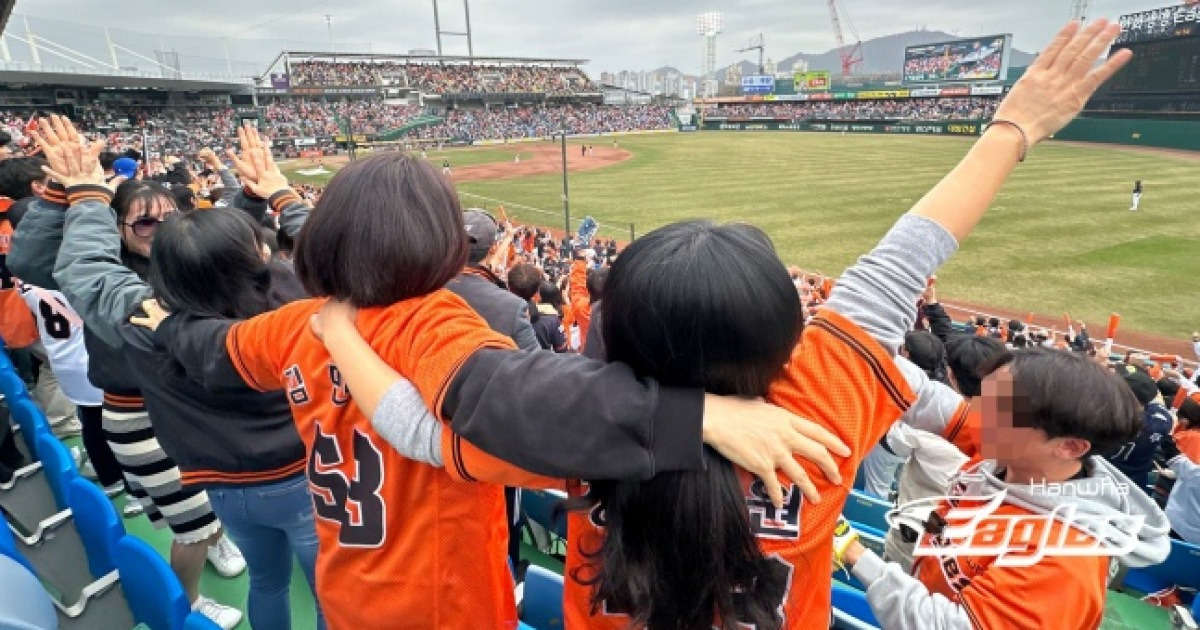 '류현진 100승 도전' KBO 역사 다시 쓴 한화, 홈 16경기 연속 매진 신기록 경신 [대전 현장]