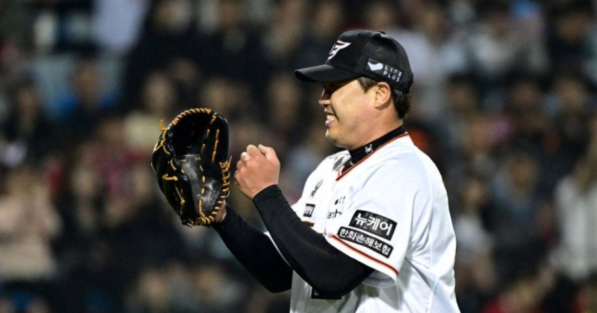 한화 류현진 마침내 KBO 100승, 6593일 만에 해냈다! SSG에 8-2 승... 노시환은 만루포+호수비로 특급도우미 [대전 현장리뷰]