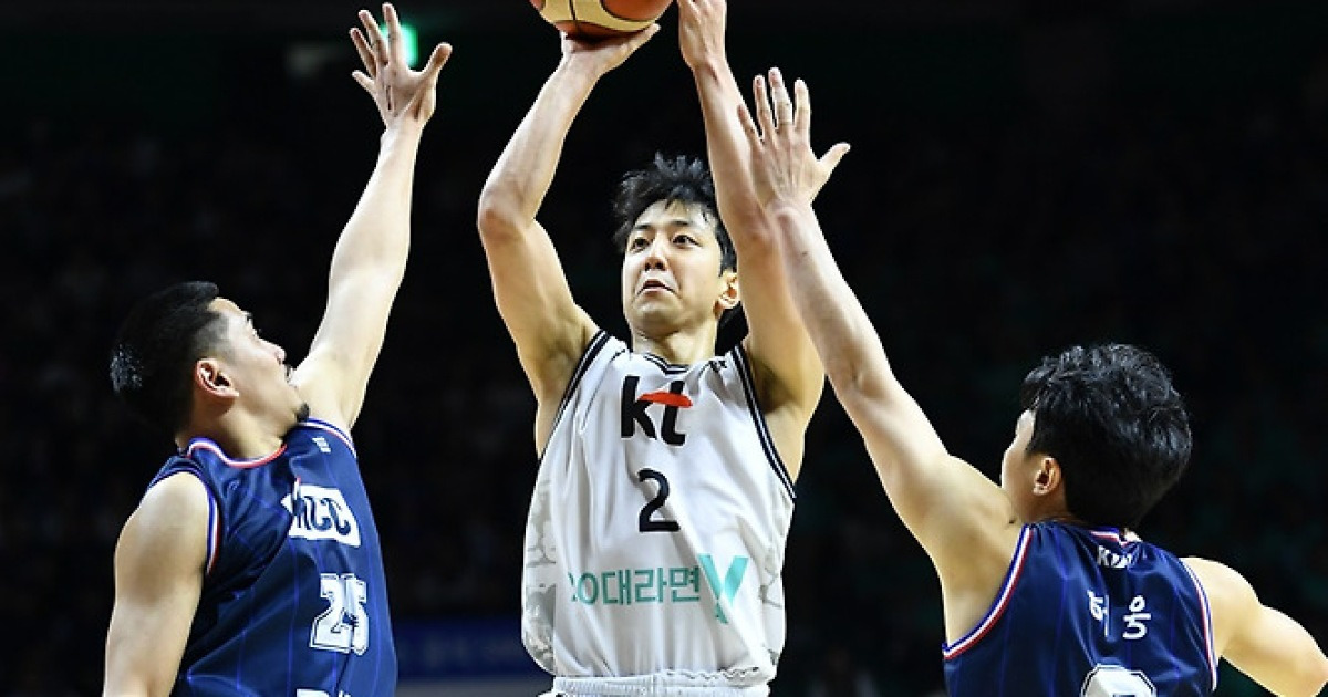 허훈 37득점 원맨쇼에도 웃지 못했다…KT, KCC에 석패→챔프전 1승 2패