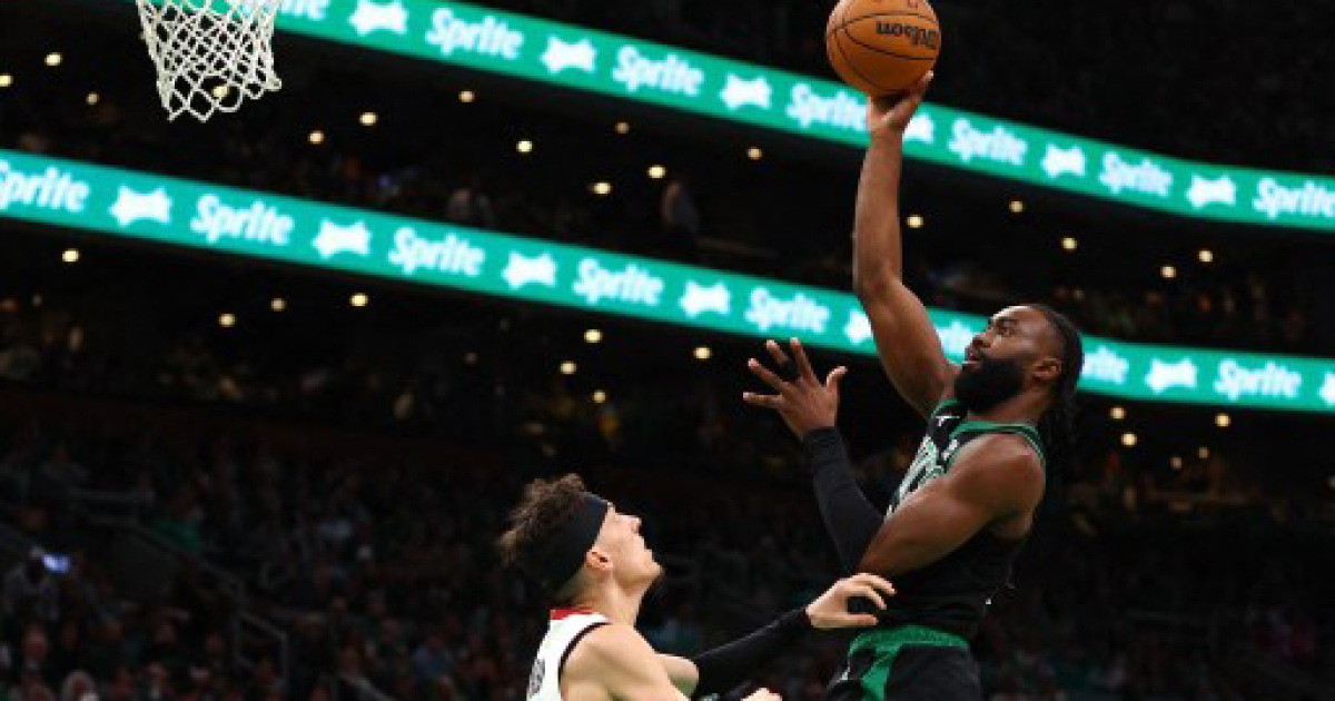 보스턴, 마이애미에 34점차 대승...지난 시즌 설욕하며 2R행 [NBA PO]