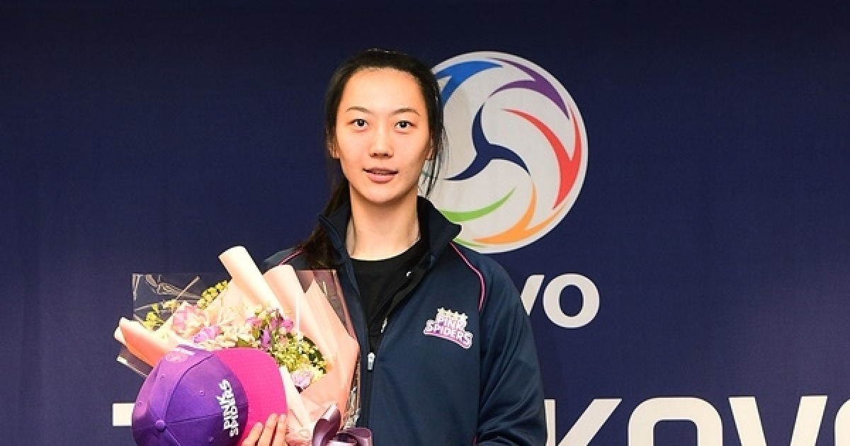 “김연경 선수를 좋아한다, 나 뽑을 거라 생각을…” 명장이 택한 中 196cm MB, 韓 입성에 설렘을 표하다 [MK제주]