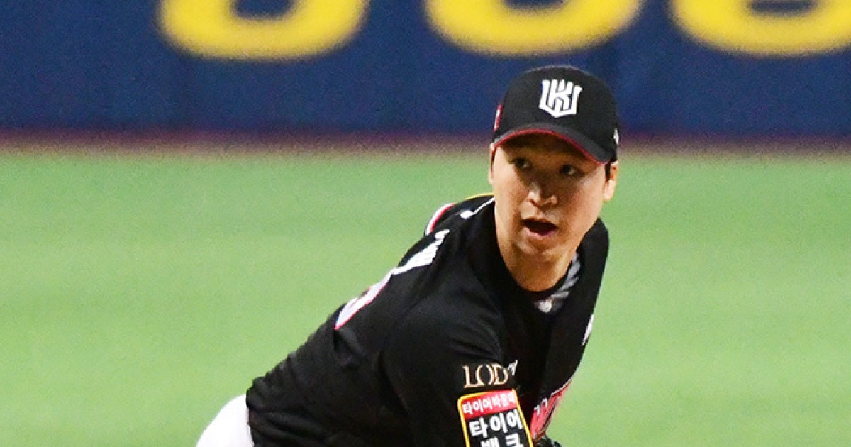 '엄상백 5이닝 9K 3실점' KT, 12-5로 승리…KIA 5실책 자멸