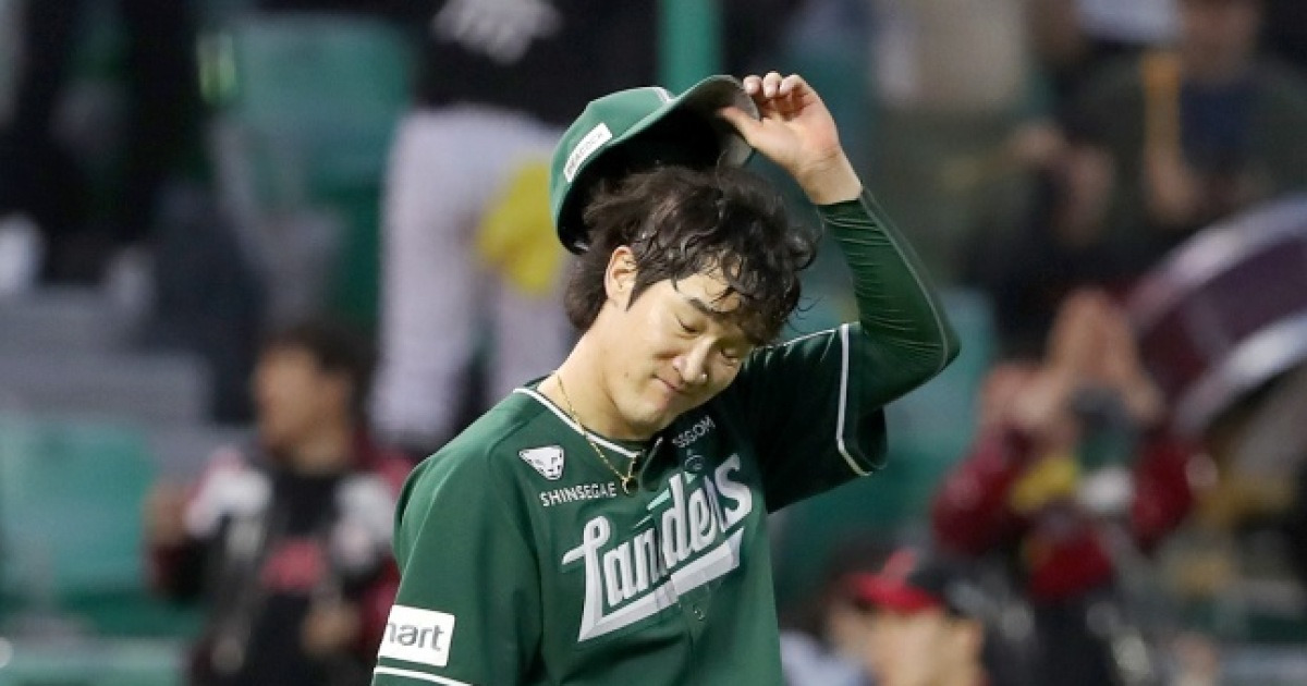 36세 김광현이 아직도 '이닝-ERA 1위'라니... 선발 초토화 SSG, 한 달 버티기도 쉽지 않다