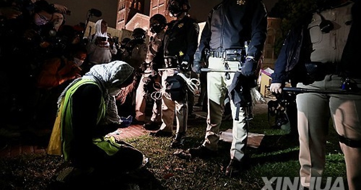 U.S.-LOS ANGELES-UCLA-CAMPUS-VIOLENT CLASHES
