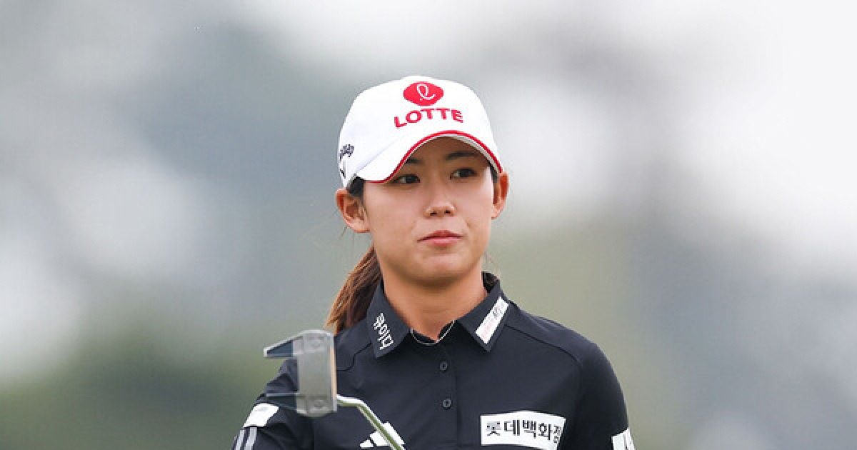 '시즌 2승 겨냥한' 황유민, 교촌 대회 1R 선두…동반한 김재희·최은우 제압 [KLPGA]