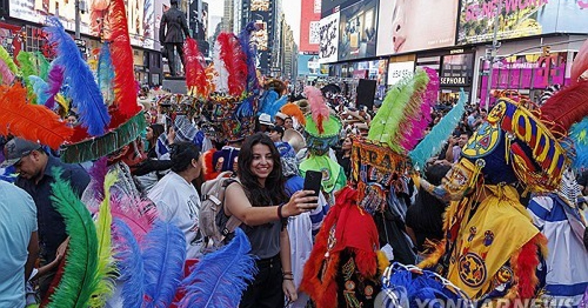 USA CONCERT TIMES SQUARE