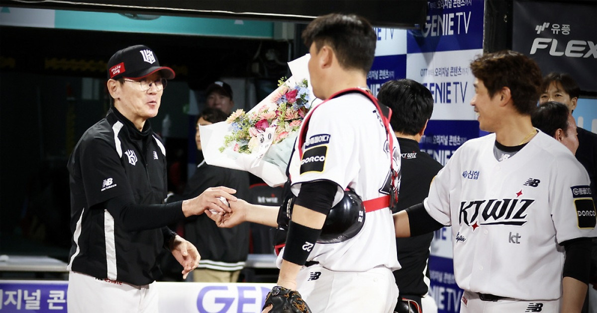 KBO 16번째 '400승 감독' 이강철 "믿어주신 구단주님, 사장님 감사" [수원 현장]