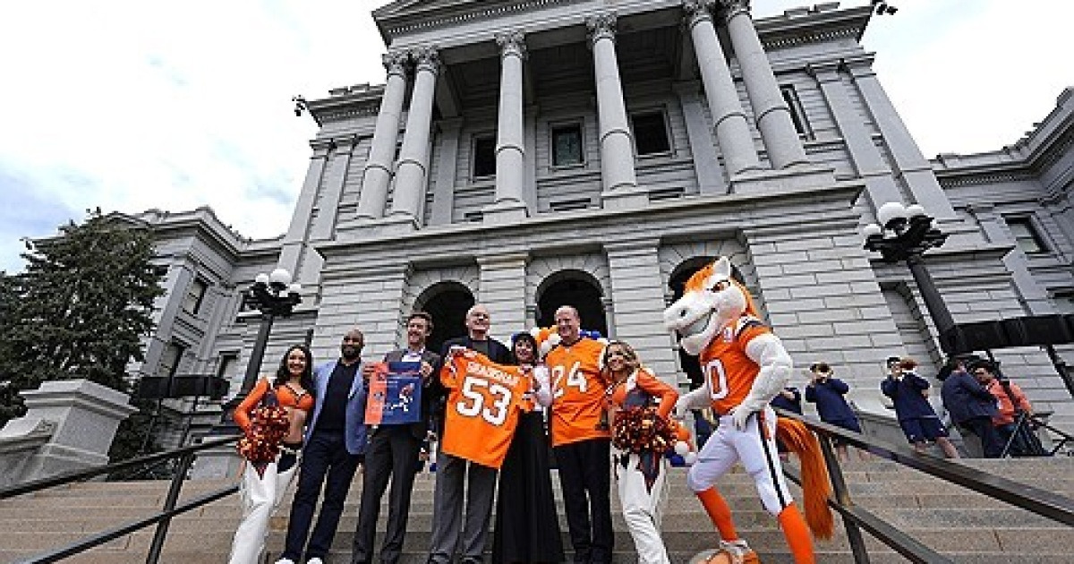 Broncos Gradishar Celebration Football