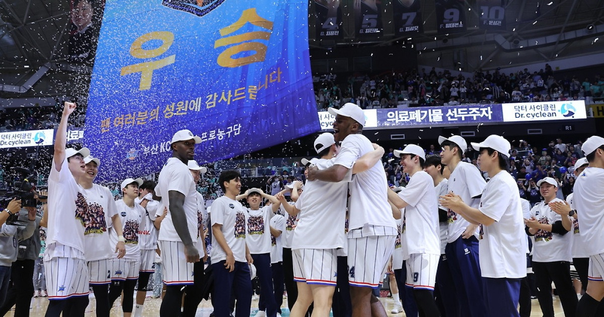 부산 KCC, 5위팀 최초 정상 등극