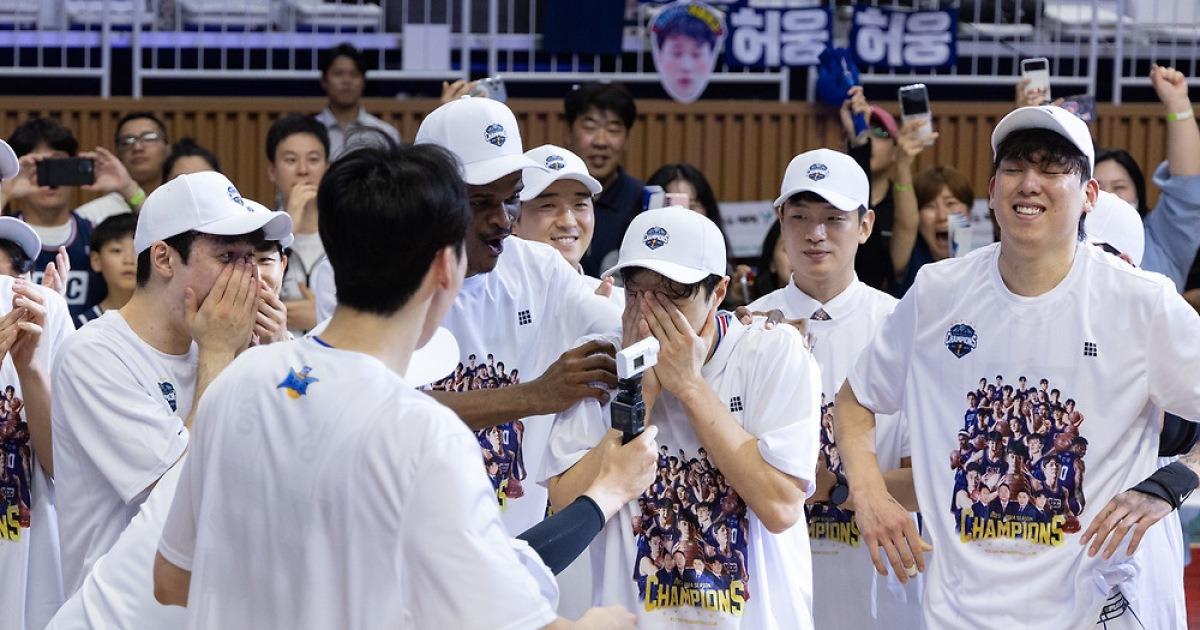 KCC 허웅 'MVP 호명의 순간'