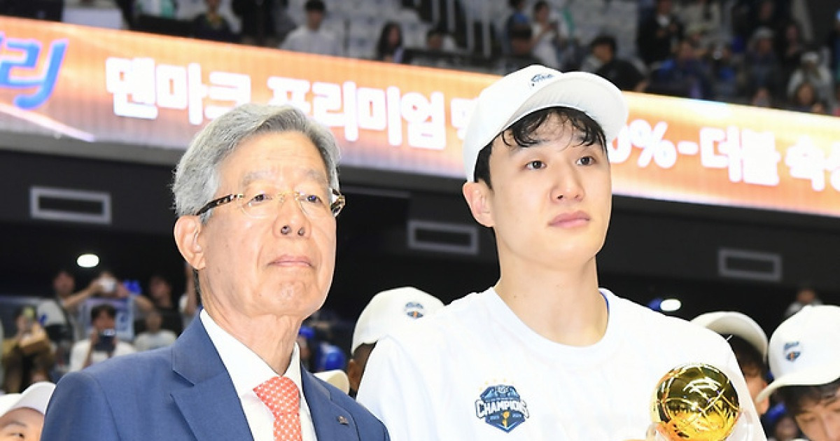 KCC 우승 이끈 허웅, 챔프전 MVP 등극...KT 허훈도 21표