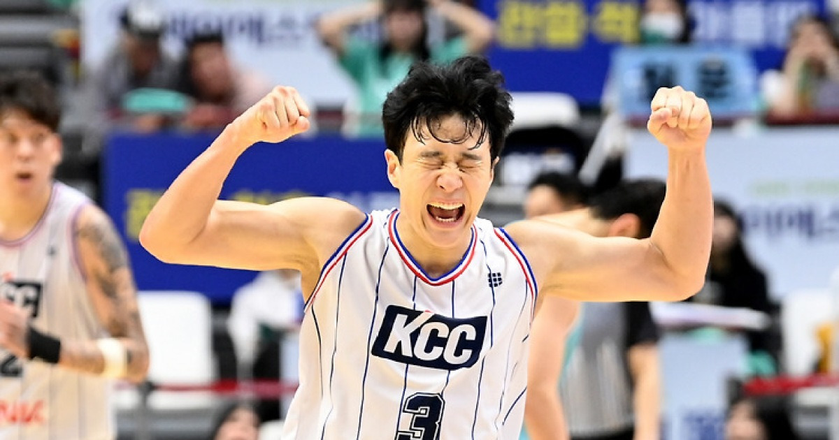 [KBL챔프전] '인기남'허웅, PO MVP까지 거머쥐었다…4표차로 라건아 제쳐